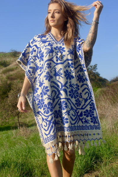 "Poncho Azul" Handmade Mexican Embroidered Poncho Circa 1970s – Honeywood